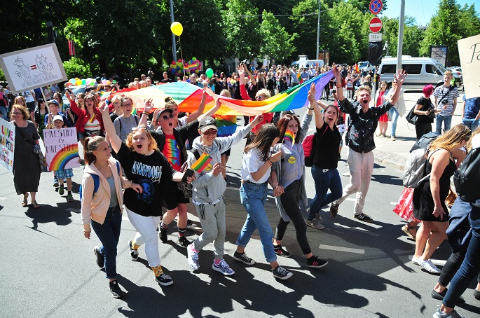 8,000 people march in Baltic Pride parade in Riga