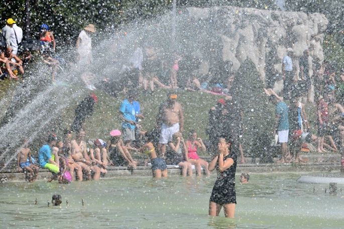 Heat wave marks new milestones in U.S. West weather history