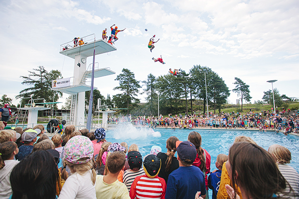 Clown diving show returns to Helsinki in Aug