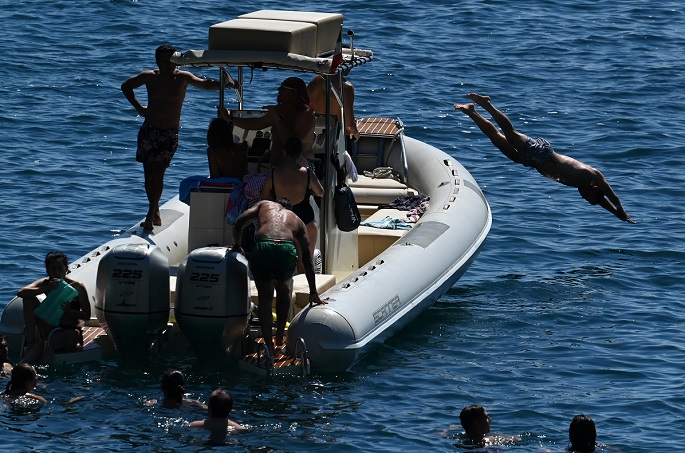 5 dead as Italy battles record-high temperatures, wildfires