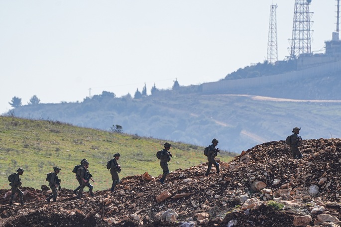 Israel strikes Lebanon-Syria border crossings